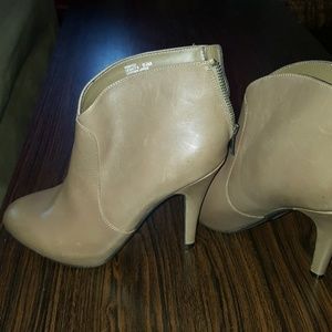 me too | Shoes | Me Too Neutral Taupetan Booties | Poshmark